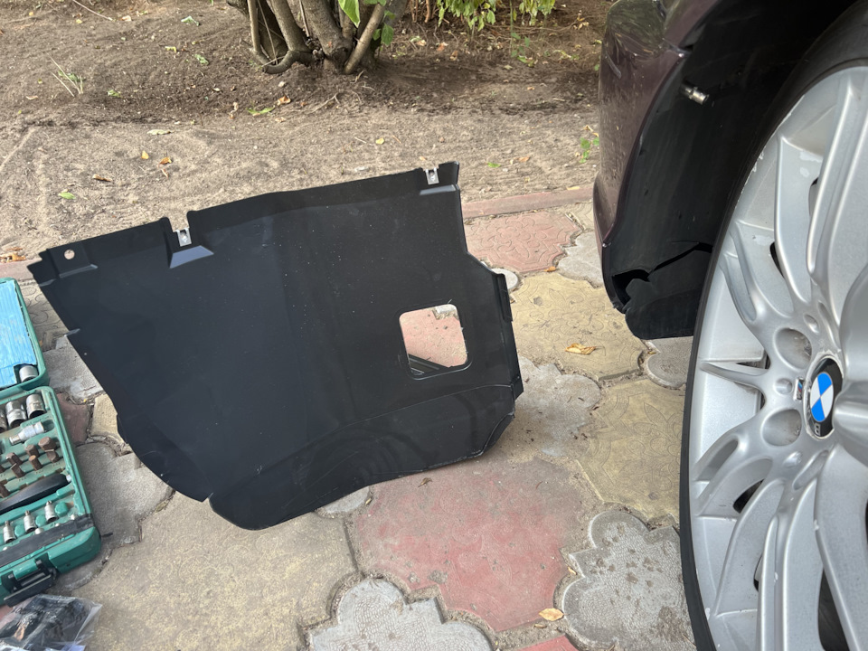 Подкрылок и поддомкратники — BMW 3 series Convertible (E46), 2,2 л ...