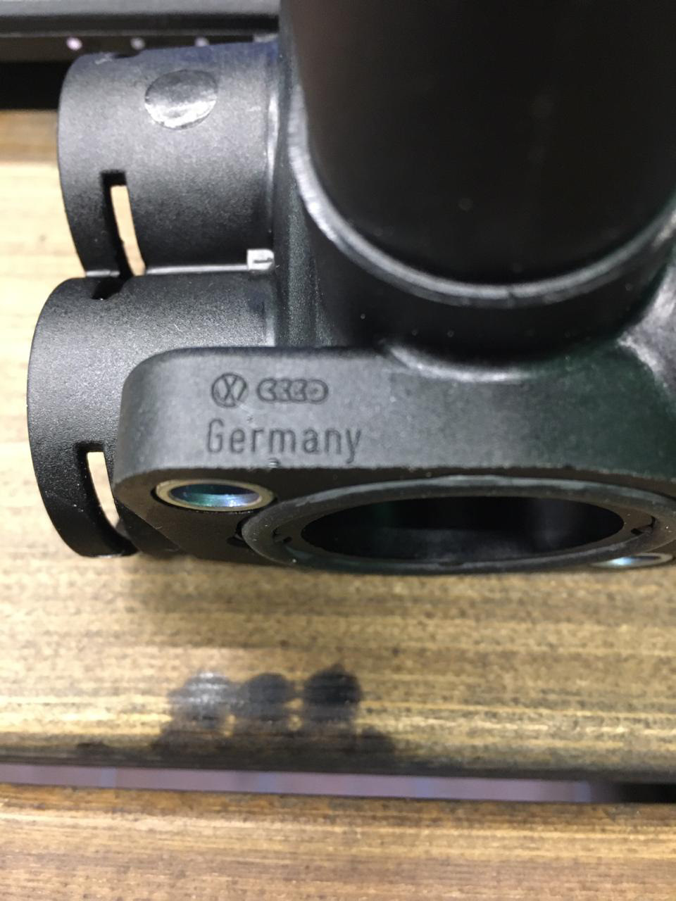 Замена датчиков температуры и патрубоков охлаждения — Volkswagen Golf ...