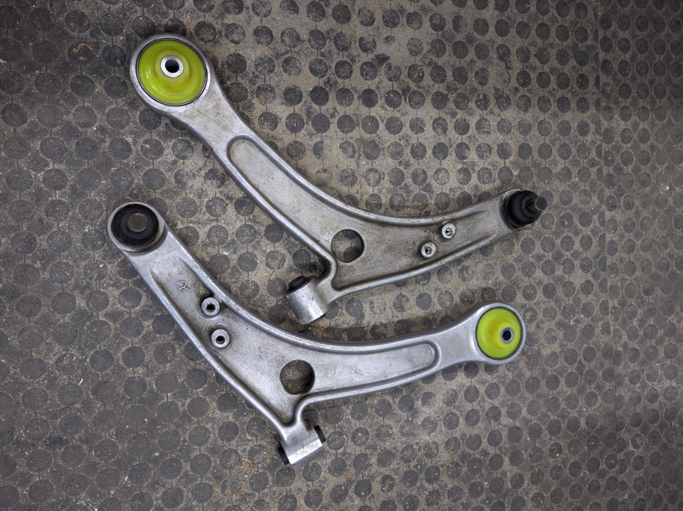 MR554813 РЫЧАГ ПЕРЕДНЕЙ ПОДВЕСКИ В СБОРЕ, НИЖН.ЛЕВ Mitsubishi ...