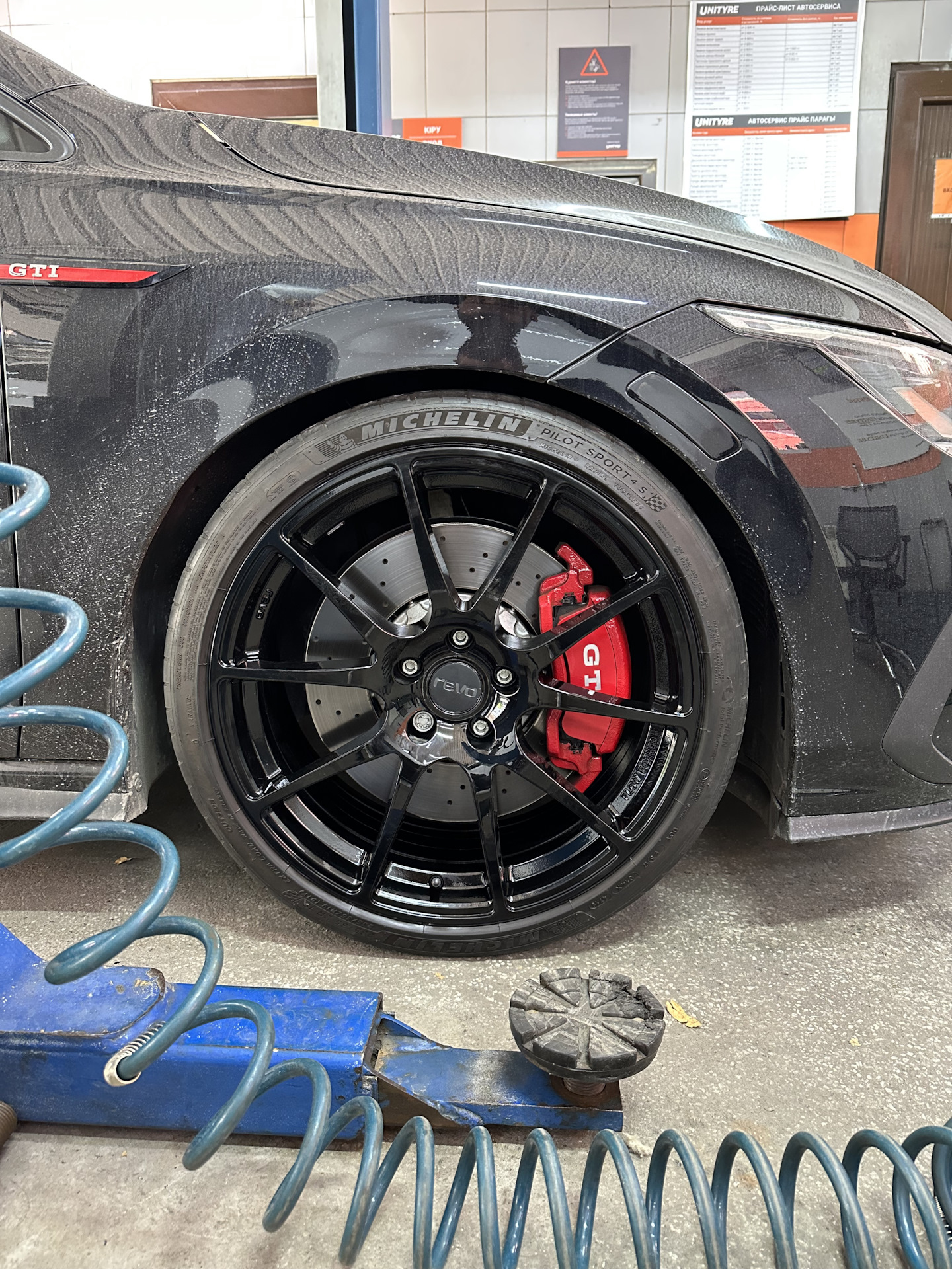 REVO R19 RF019 — Volkswagen Golf Mk8 GTI, 2 л, 2022 года | колёсные ...