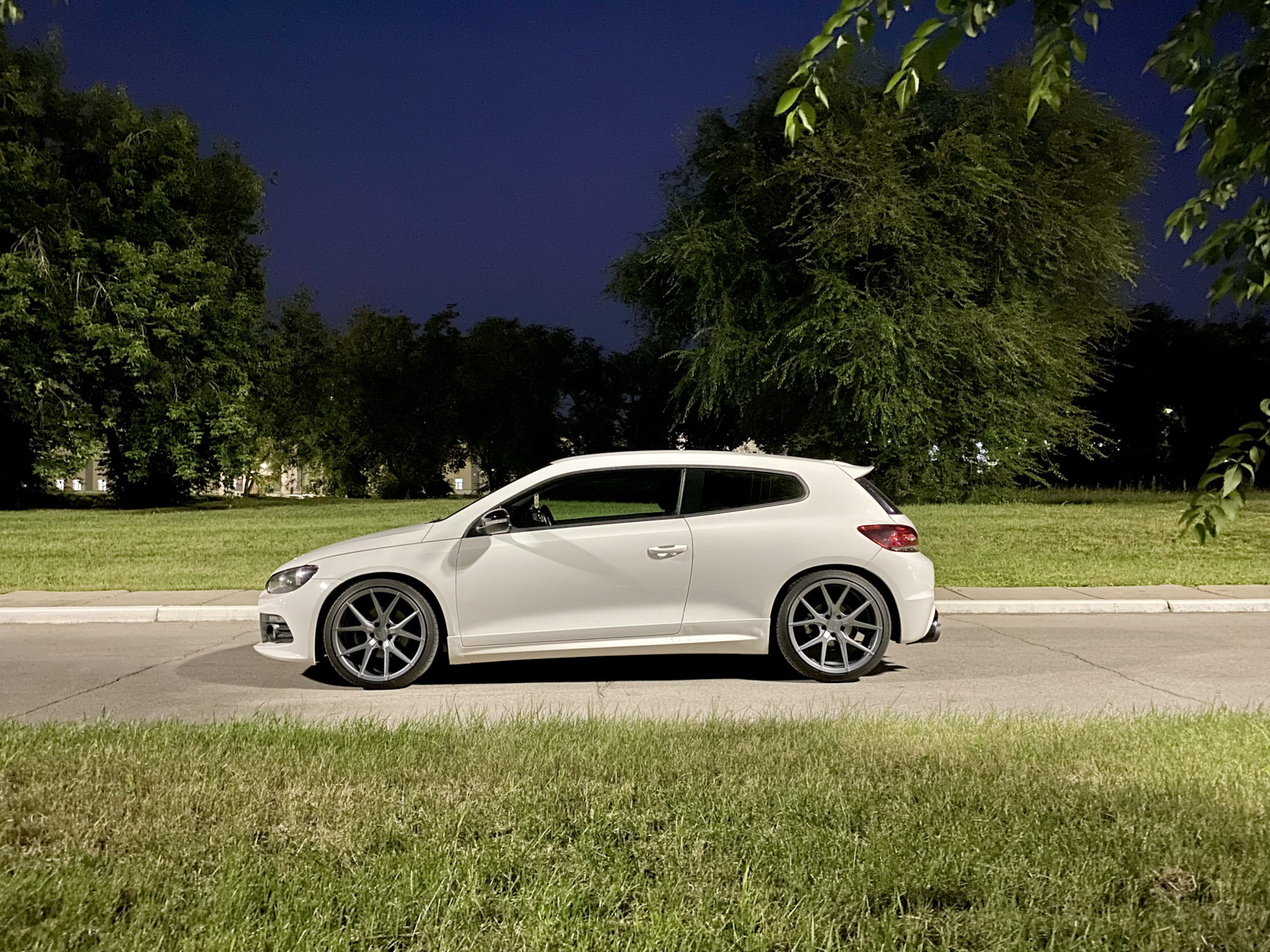 Занизил — Volkswagen Scirocco (3G), 1,4 л, 2012 года | стайлинг | DRIVE2
