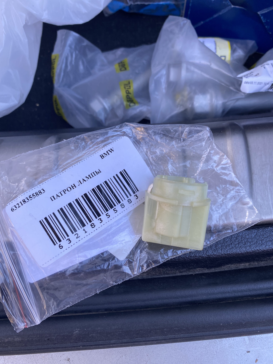 63218355883 Патрон лампы BMW | Запчасти на DRIVE2