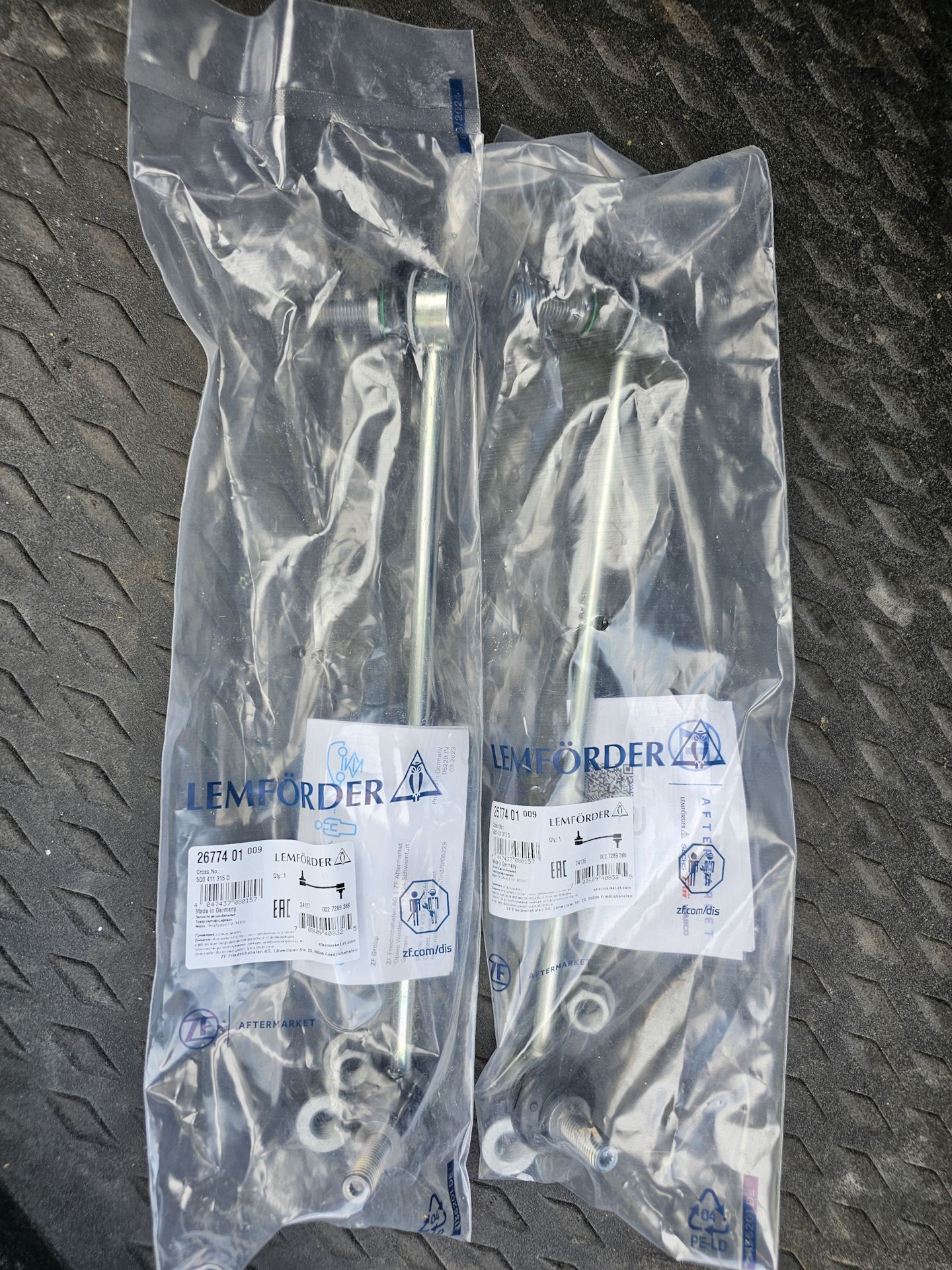 Замена стоек передних стабилизаторов — Volkswagen Passat B8, 2 л, 2015 ...