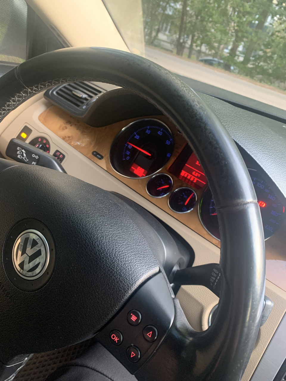 Перетяжка руля — Volkswagen Passat B6, 2 л, 2007 года | аксессуары | DRIVE2
