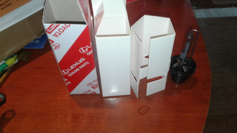 замена ксеноновых ламп ближнего света. — Toyota Verso, 1,8 л, 2011 года ...