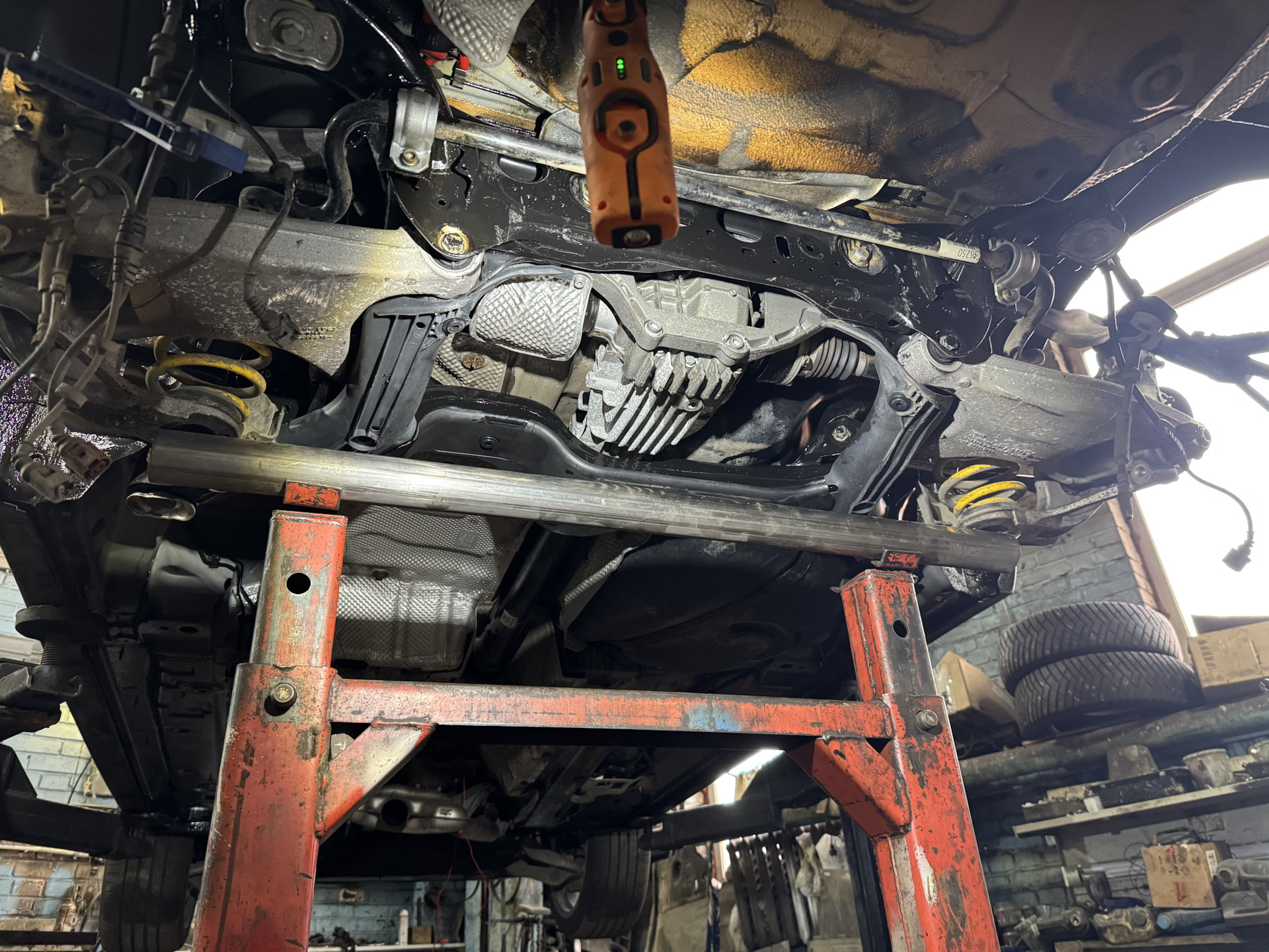 Замена заднего подрамника и кардана — Audi A6 (C7), 3 л, 2012 года ...