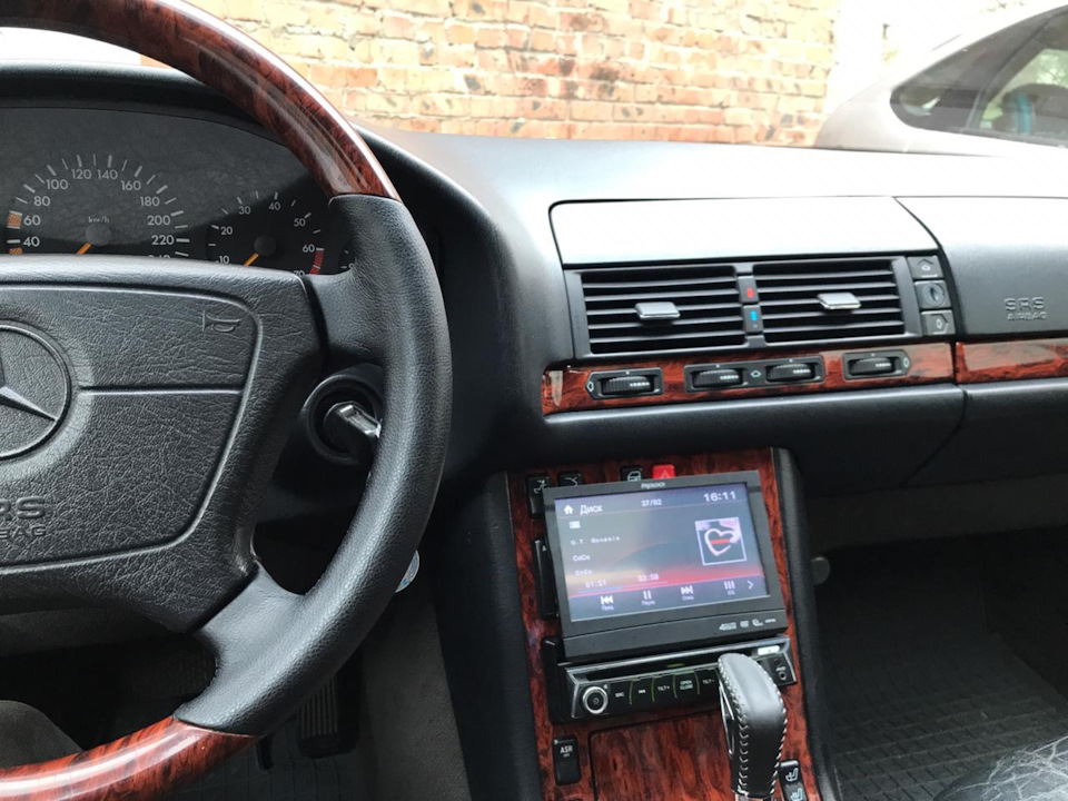 Камера заднего вида и экраны — Mercedes-Benz S-Class (W140), 5 л, 1997 ...