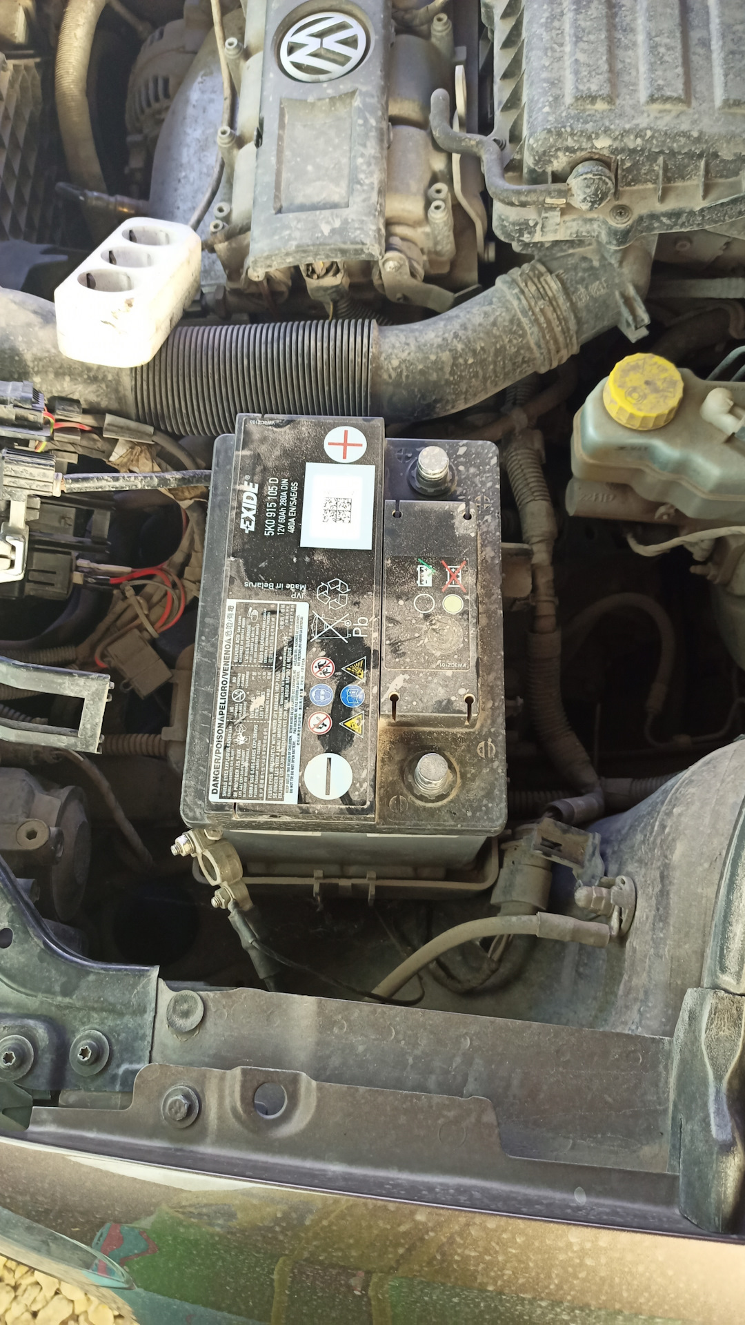 Замена родного АКБ — Volkswagen Polo Sedan, 1,6 л, 2015 года ...