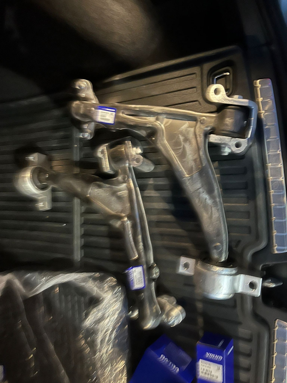 Замена нижних рычагов — Volvo XC90 (2G), 2 л, 2016 года | запчасти | DRIVE2