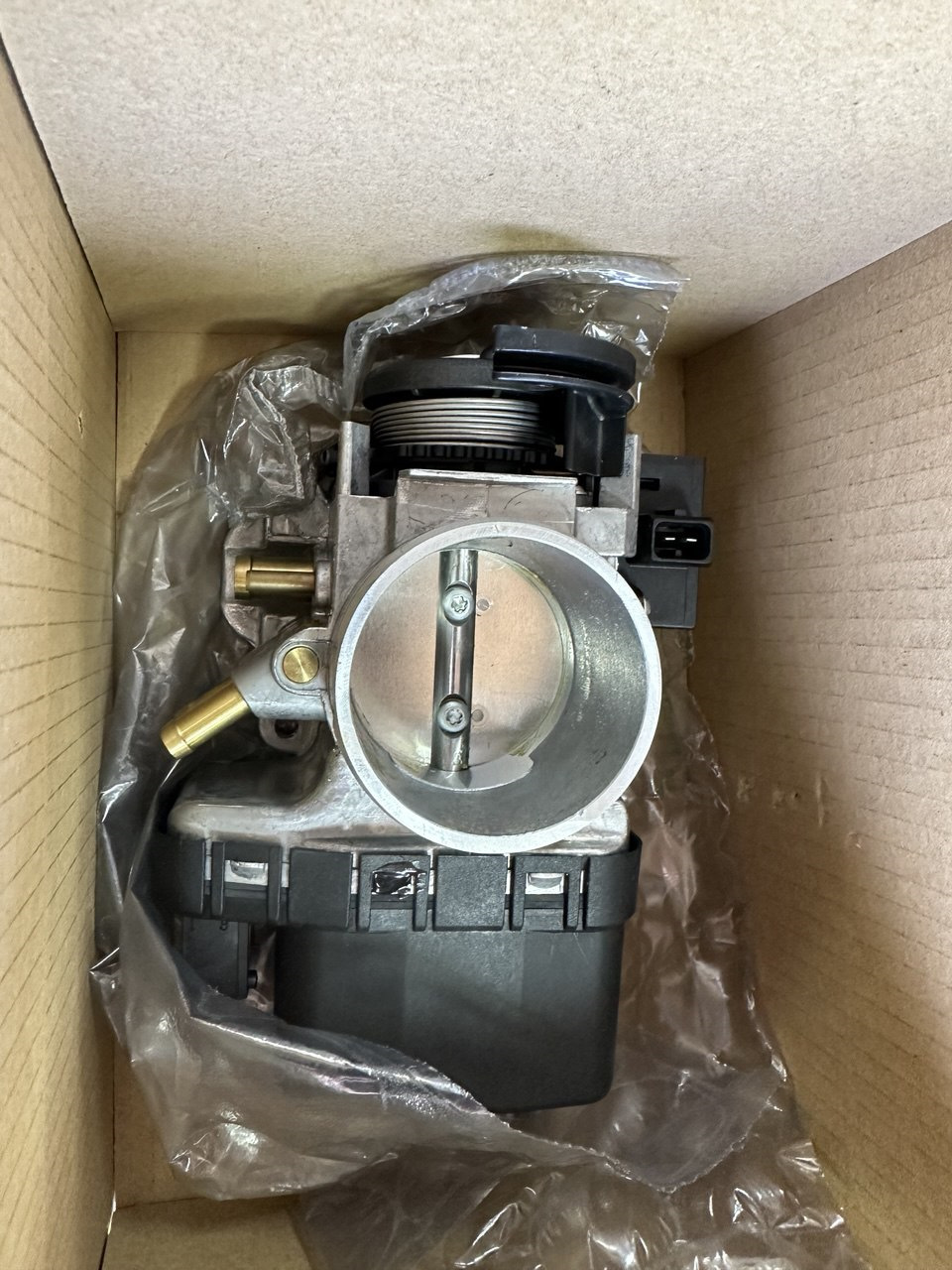 Дроссельная заслонка. — Saab 9-5 (1G), 2,3 л, 2007 года | запчасти | DRIVE2