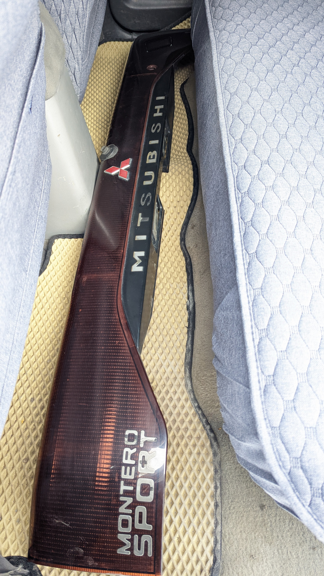 Переобувка колес и замена панорамы — Mitsubishi Montero Sport (1G), 3 л ...