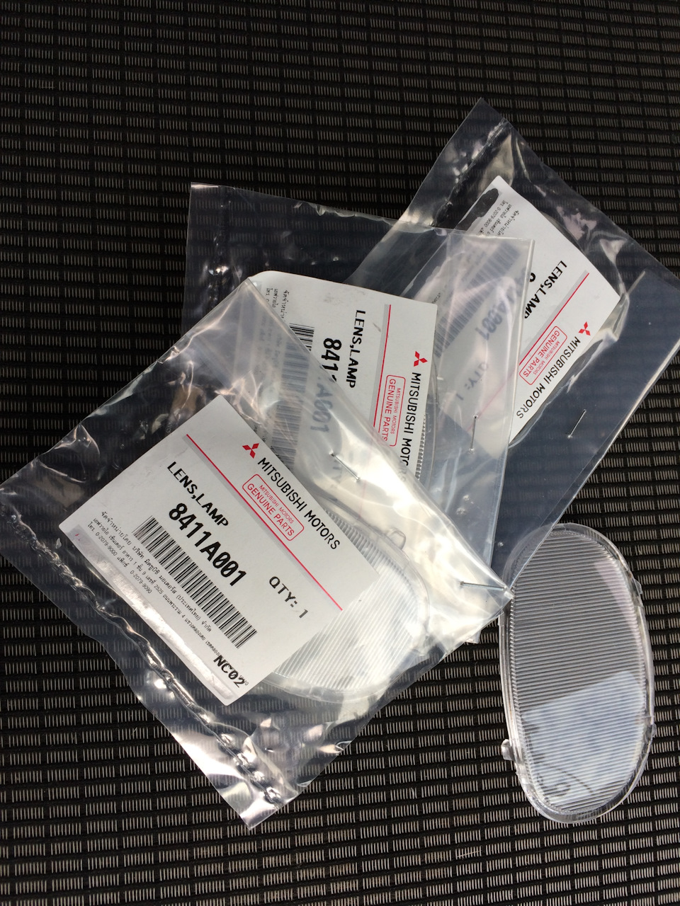 8411A001 Рассеиватель лампы передней двери Mitsubishi | Запчасти на DRIVE2