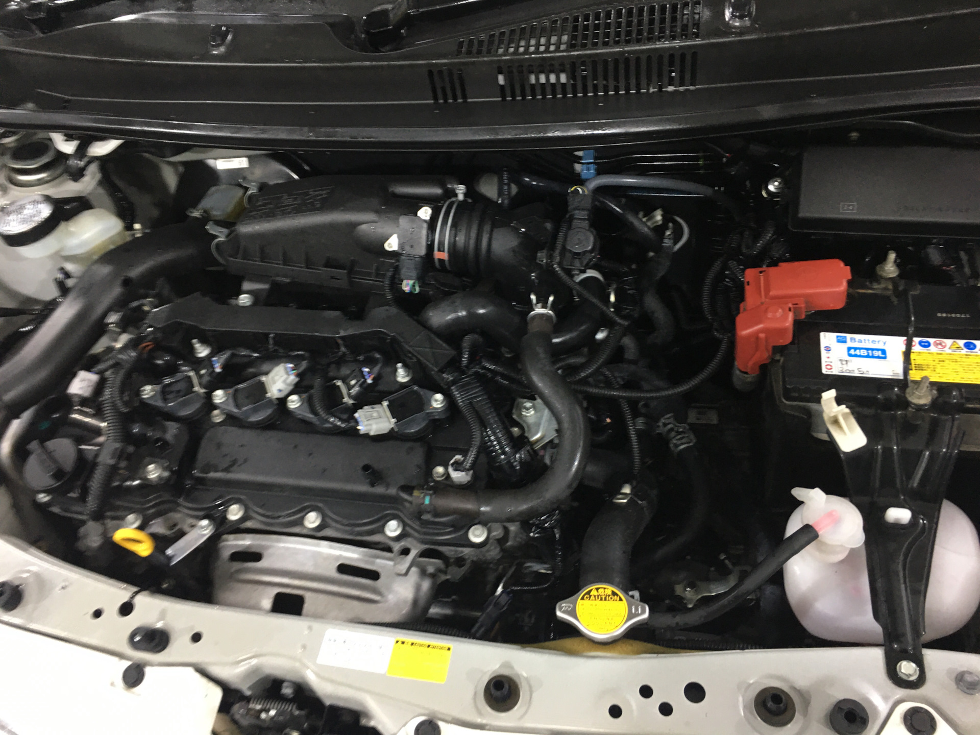 Замена резинок клапанной крышки — Toyota Passo (2G), 1,3 л, 2015 года ...