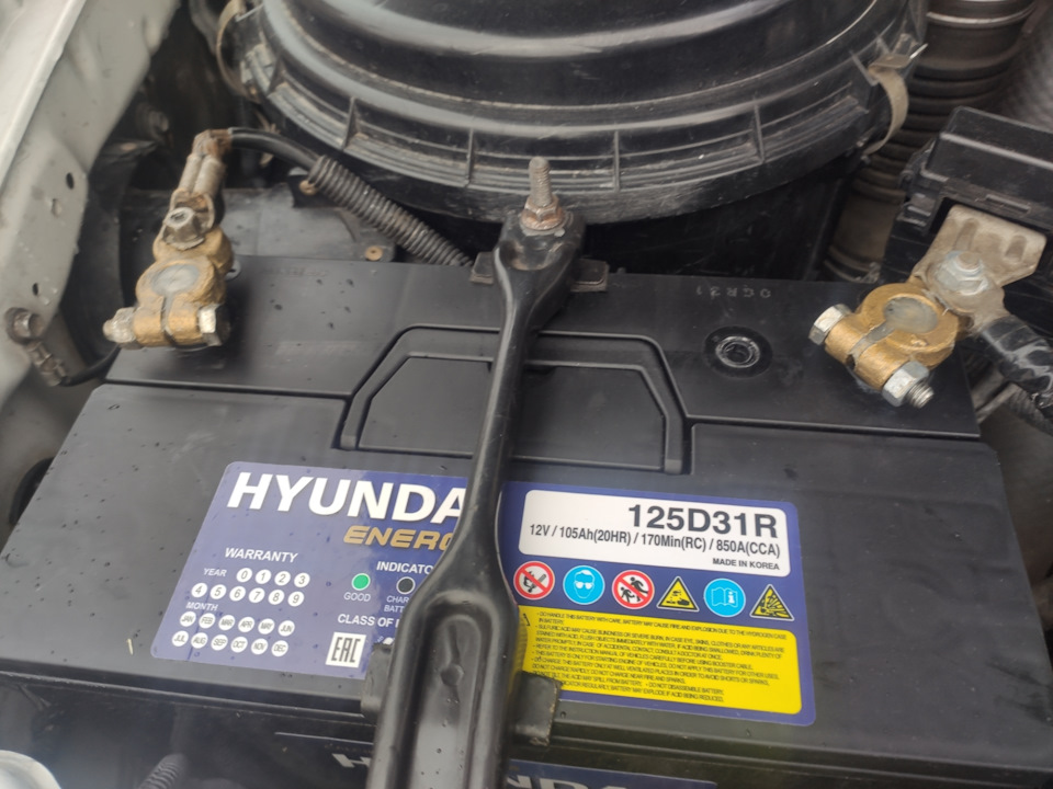 Замена аккумуляторов — Toyota Land Cruiser 100, 4,2 л, 2002 года ...