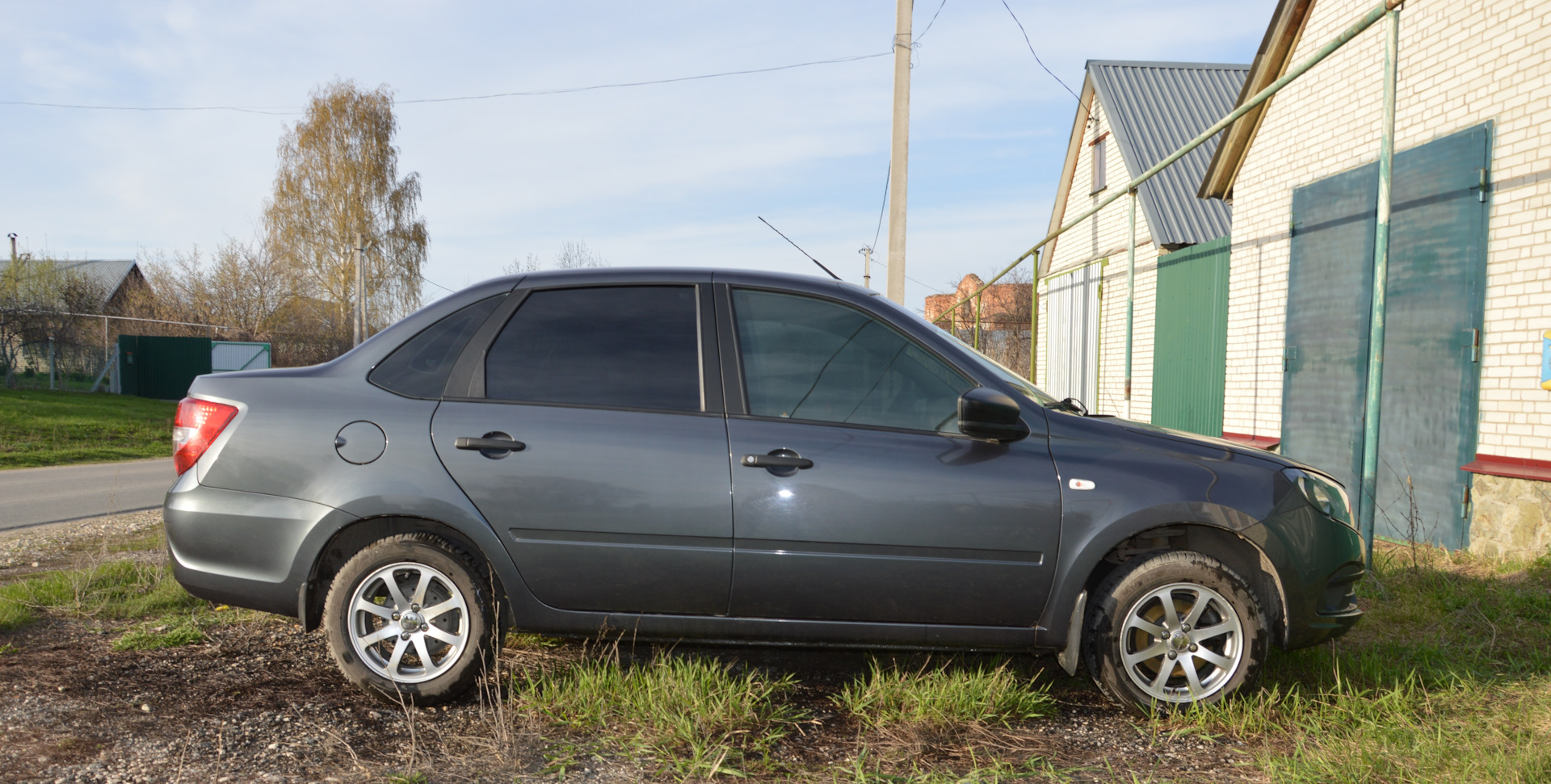 Иксы — черный мат, крышка багажника без шильдиков — Lada Гранта (2G) FL ...