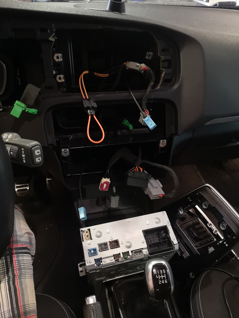 Замена IAM Level1 на IHU Sensus Connect, установка — Volvo V40 (2G), 1 ...