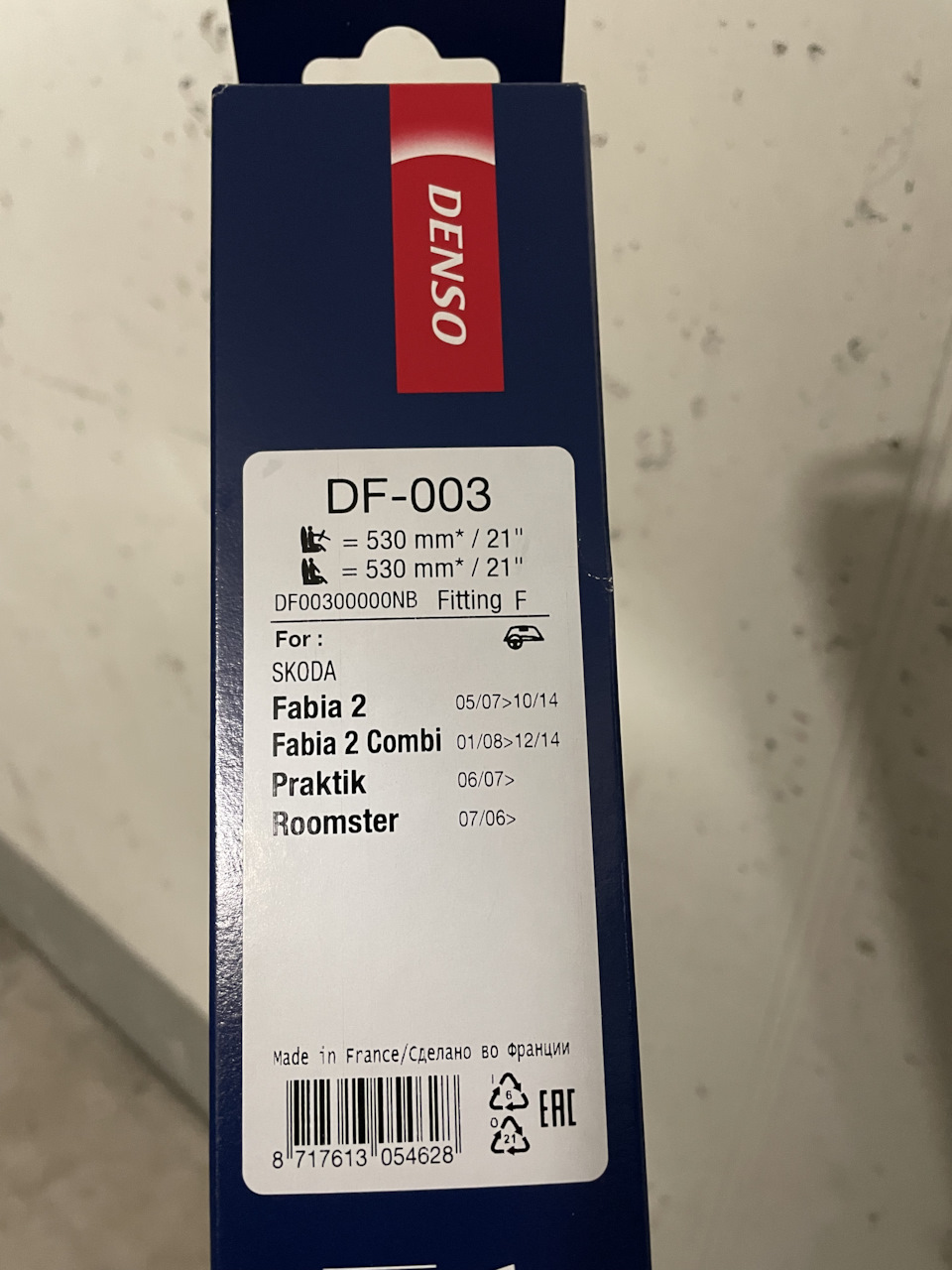 Замена щетки стеклоочистителя Denso DF-003 — Skoda Fabia Combi Mk2, 1,4 л, 2008 года ...