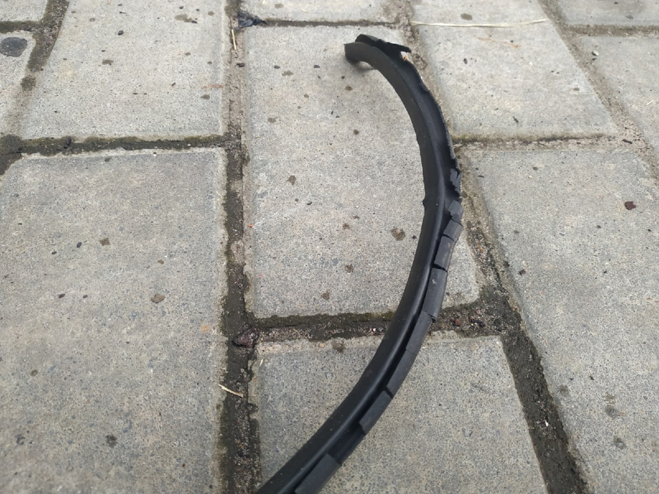 Замена щитков заднего стекла BMW 51317027916 и 51317115412 — BMW 5 ...