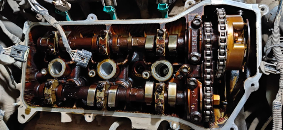 Замена прокладки клапанной крышки и свечных колодцев. — Toyota Land ...