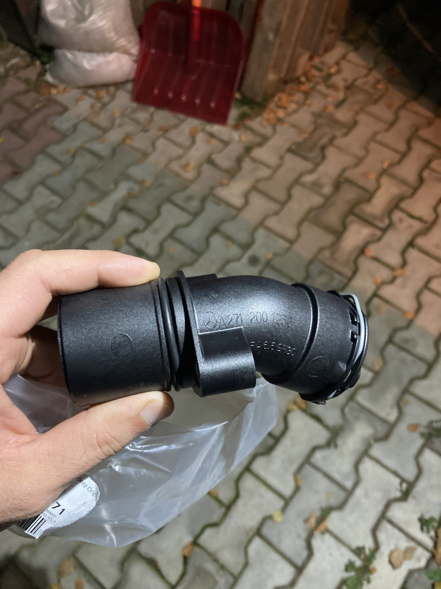 10.10.2021 — Замена патрубка термостата M271 — Mercedes-Benz C-Class ...