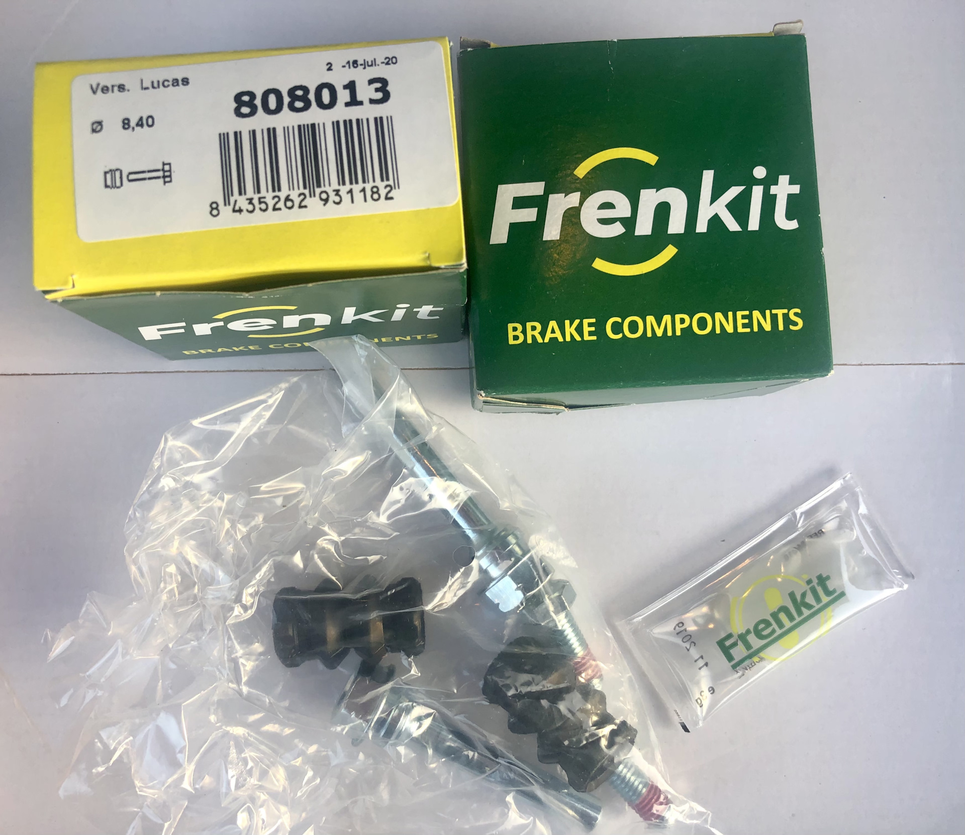 Крепление катушки зажигания в клапанной крышке — Ford Focus II Sedan, 1 ...