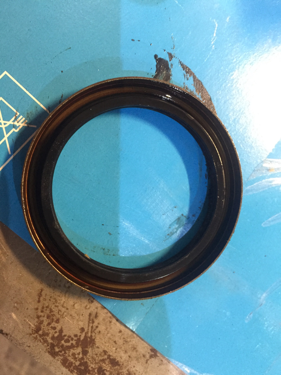 Замена сальника передней оси (172202км) — Volkswagen Passat B6, 2 л ...