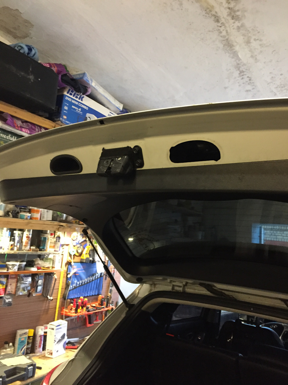 Дополнительная ручка двери багажника — Hyundai ix35, 2 л, 2011 года ...