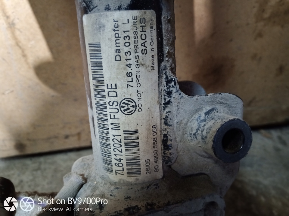 Передние амортизаторы под замену, думал 15 лет слишком для родных ...