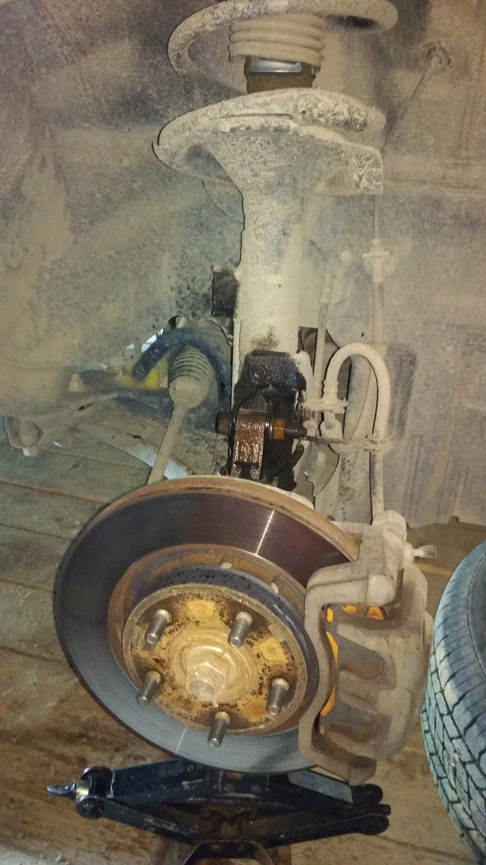 Передние стойки в сборе от Outlander III — Mitsubishi Outlander XL, 2 л ...