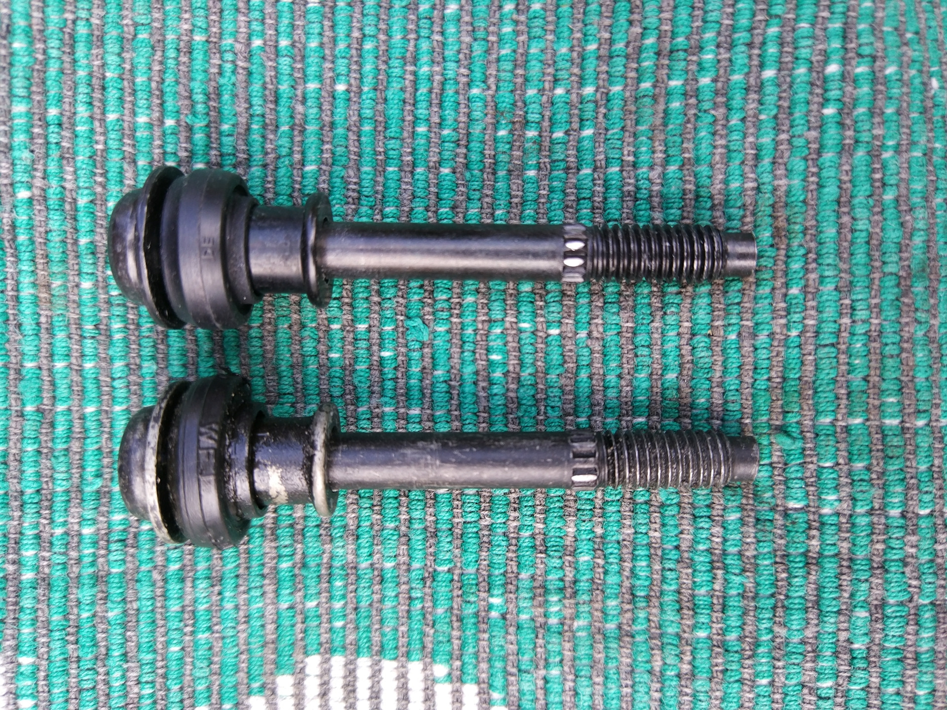 Замена прокладки клапанной крышки и болтов — Volkswagen Jetta V, 1,5 л ...