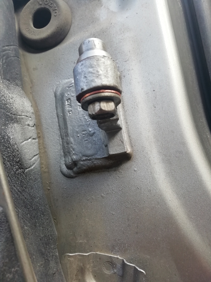 Ремонтная вставка петли двери Volvo Вольво на Volvo V90 Cross Country ...