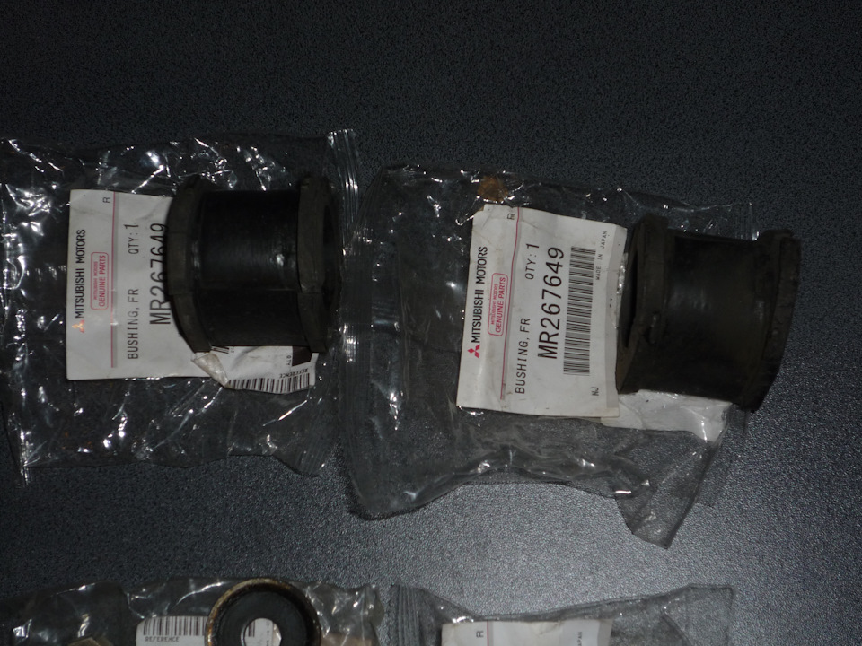 MR296507 Стойка, стабилиз.пер.подвес, цент Mitsubishi | Запчасти на DRIVE2