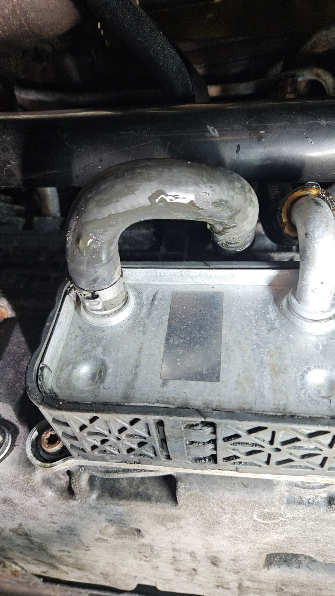 Патрубки масляного радиатора — Volvo V70 II, 2,4 л, 2002 года | своими ...