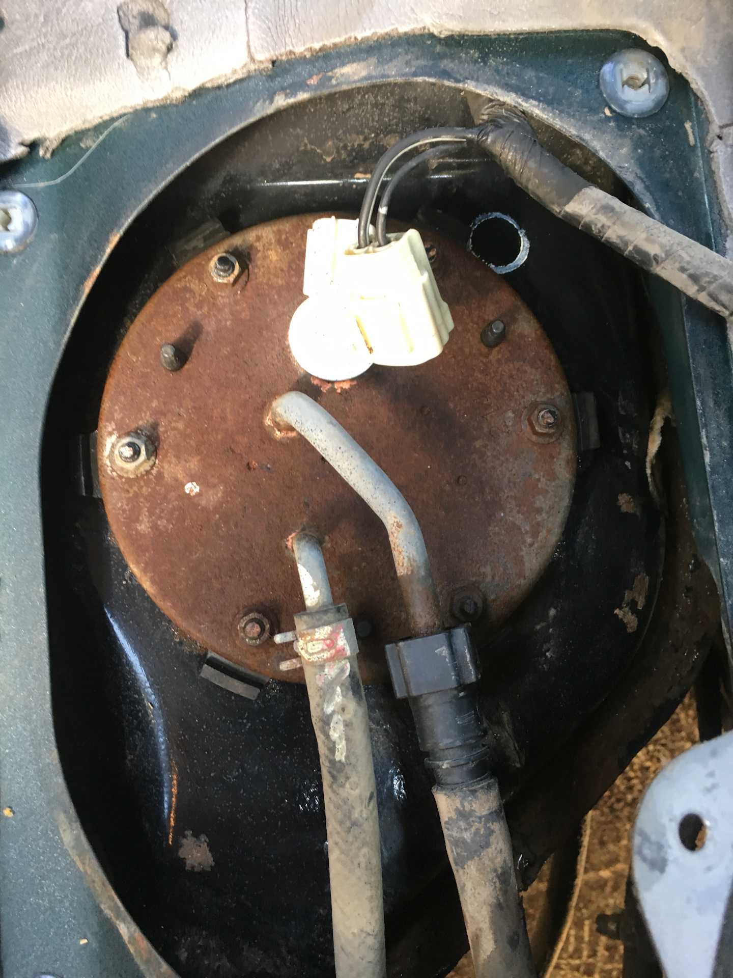 Топливный фильтр в баке — Mitsubishi Galant (8G), 2,5 л, 2001 года ...