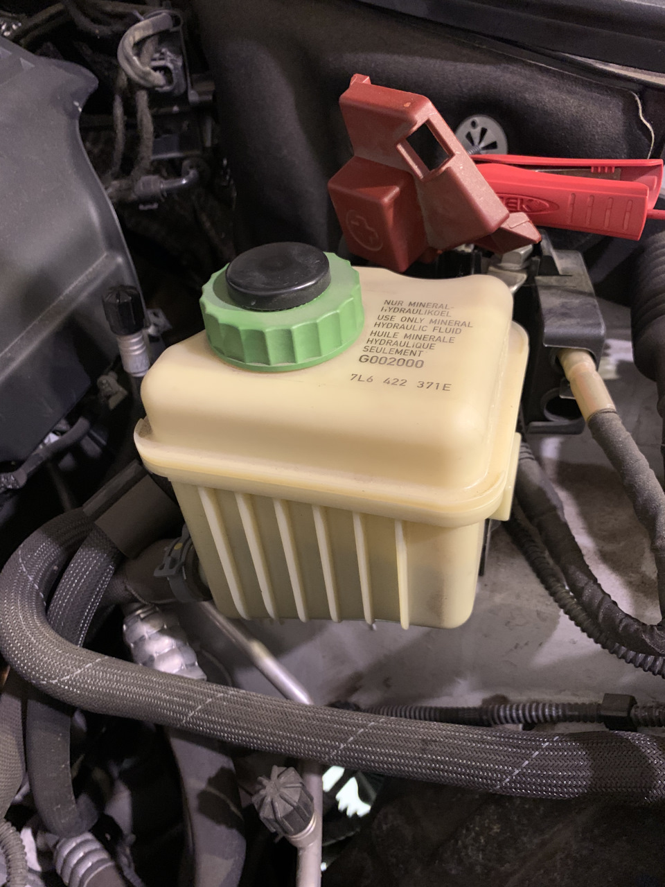 Бачок гидроусилителя — Volkswagen Touareg (2G), 3 л, 2018 года | своими ...