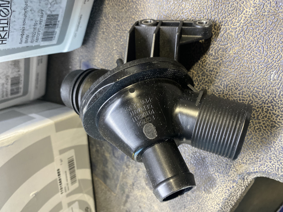 Замена помпы и термостата. Замена колодок. Окрас суппортов. — BMW 3 ...