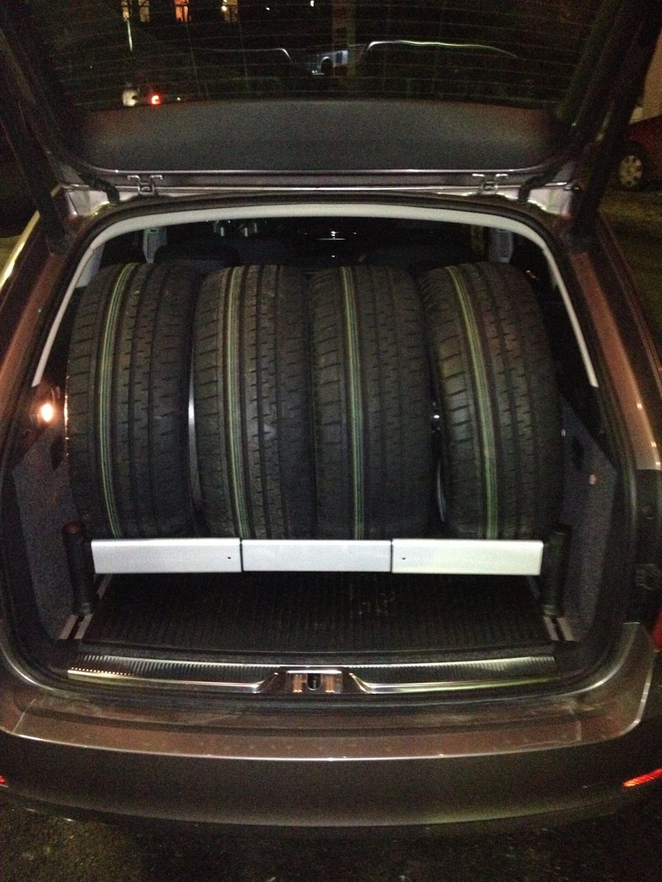 Система фиксации груза в багажнике — Subaru Outback (BP), 3 л, 2004 ...