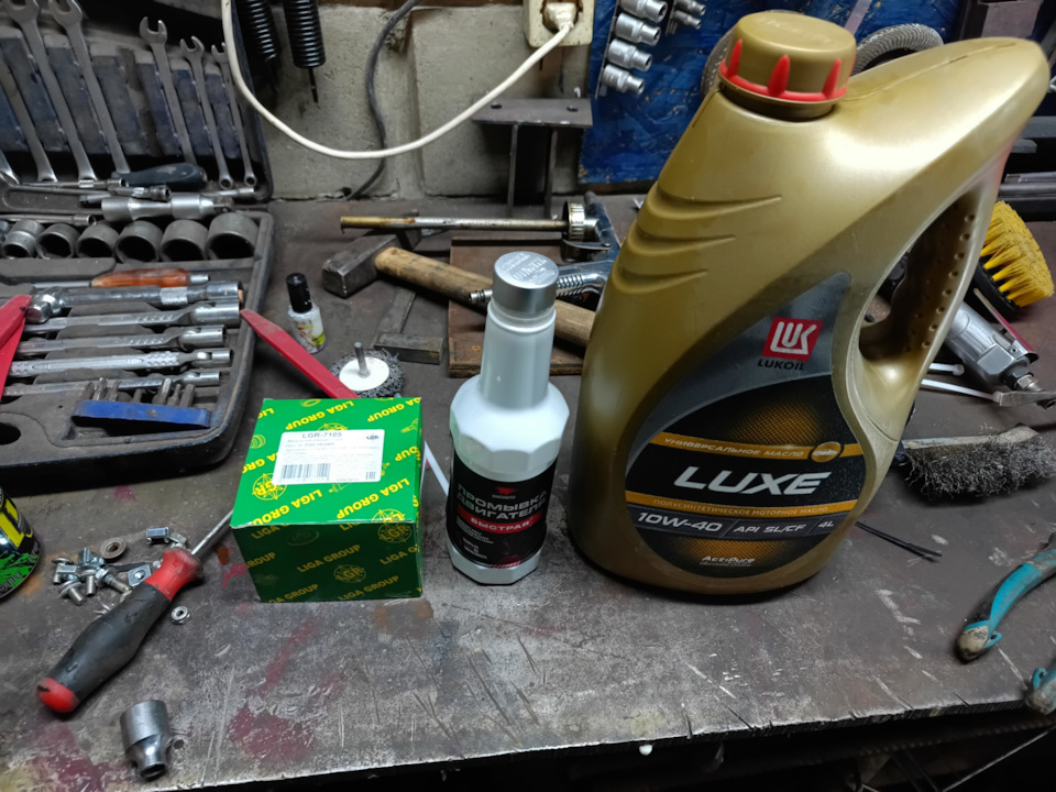 Замена масла, и ништячок в гараж — Chevrolet Niva GLX, 1,7 л, 2014 года ...