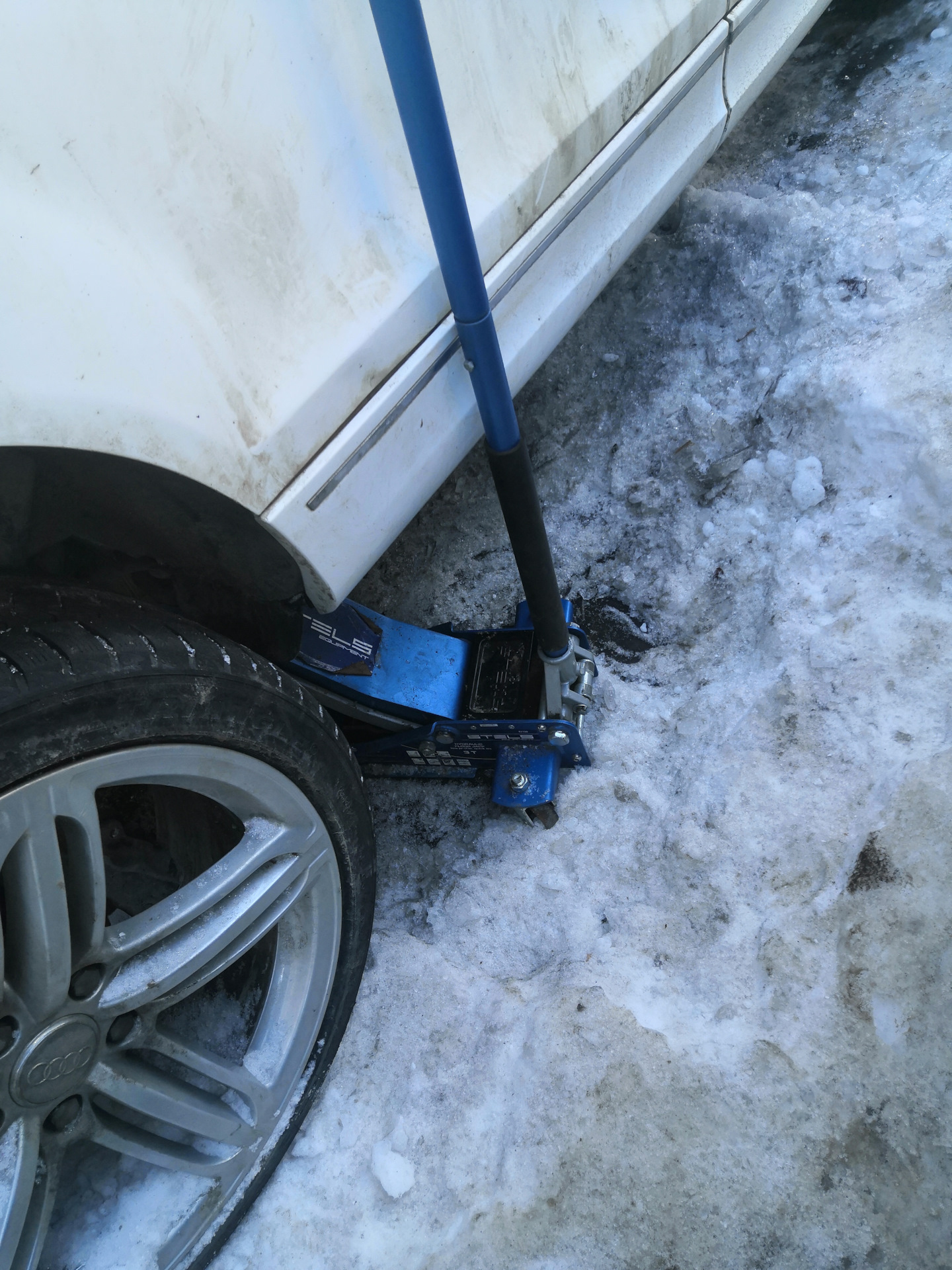 Замена модуля управления топливным насосом Audi Q7 4L 3.0 TDI — Audi Q7 ...