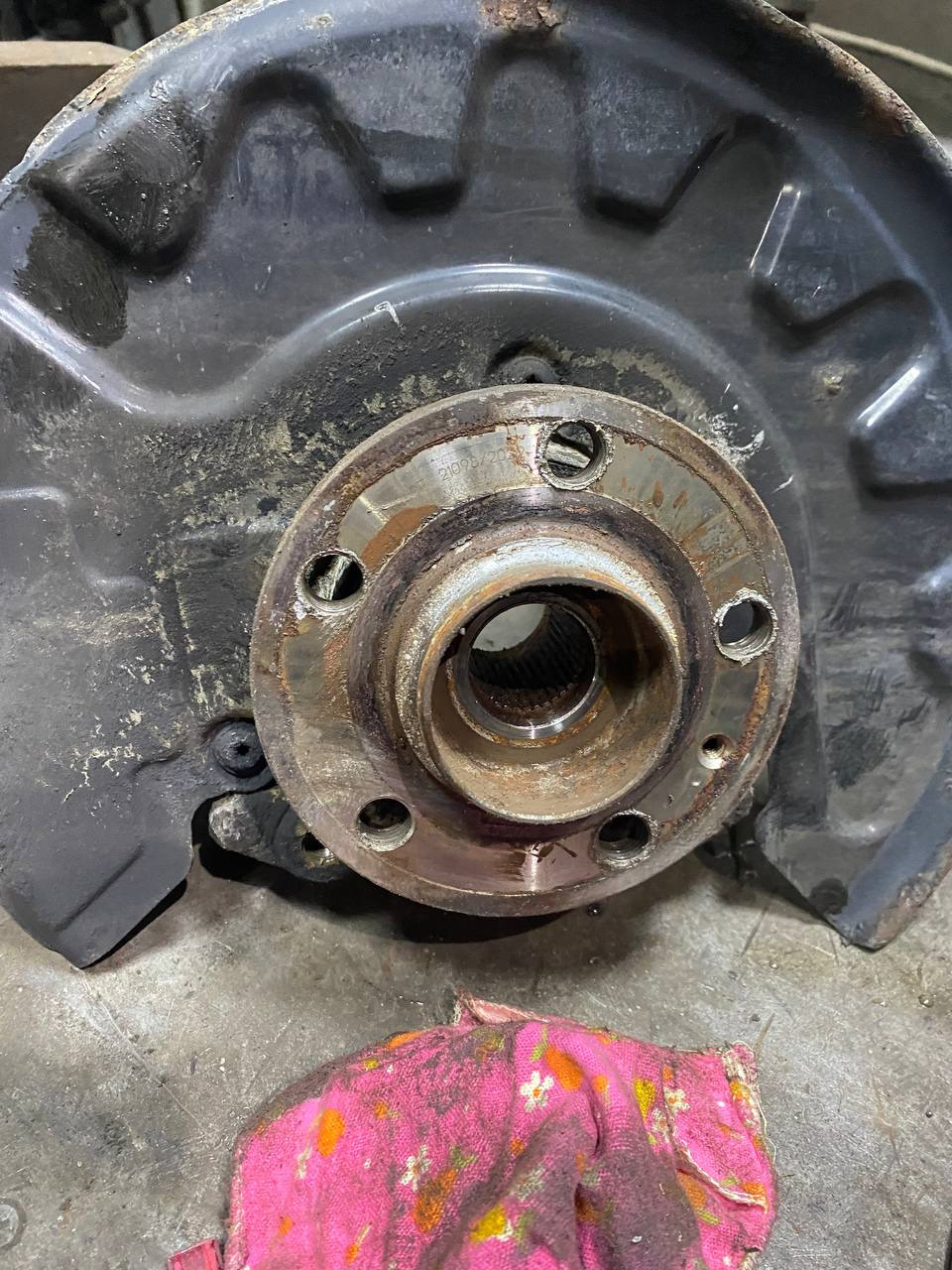 Замена ступичного подшипника, замена масла Ravenol 0-40 — Volkswagen ...