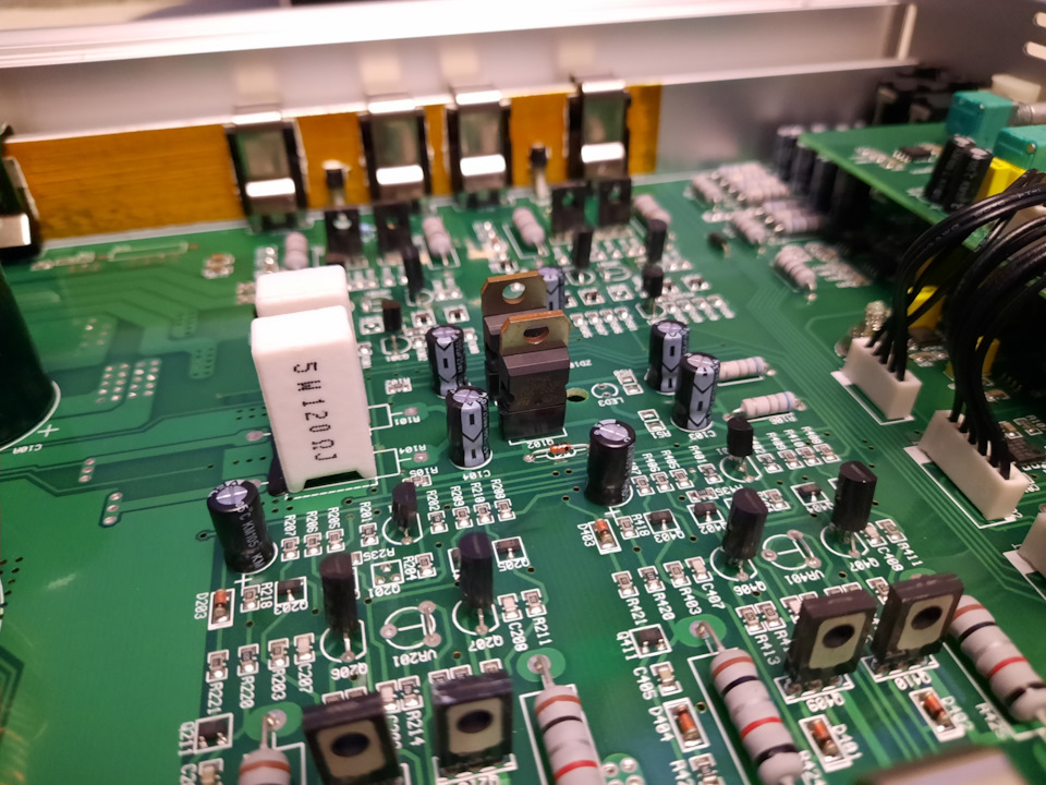 DLS matador MA-41 vs ESX vision V-504 — Nissan Liberty, 2 л, 2000 года ...