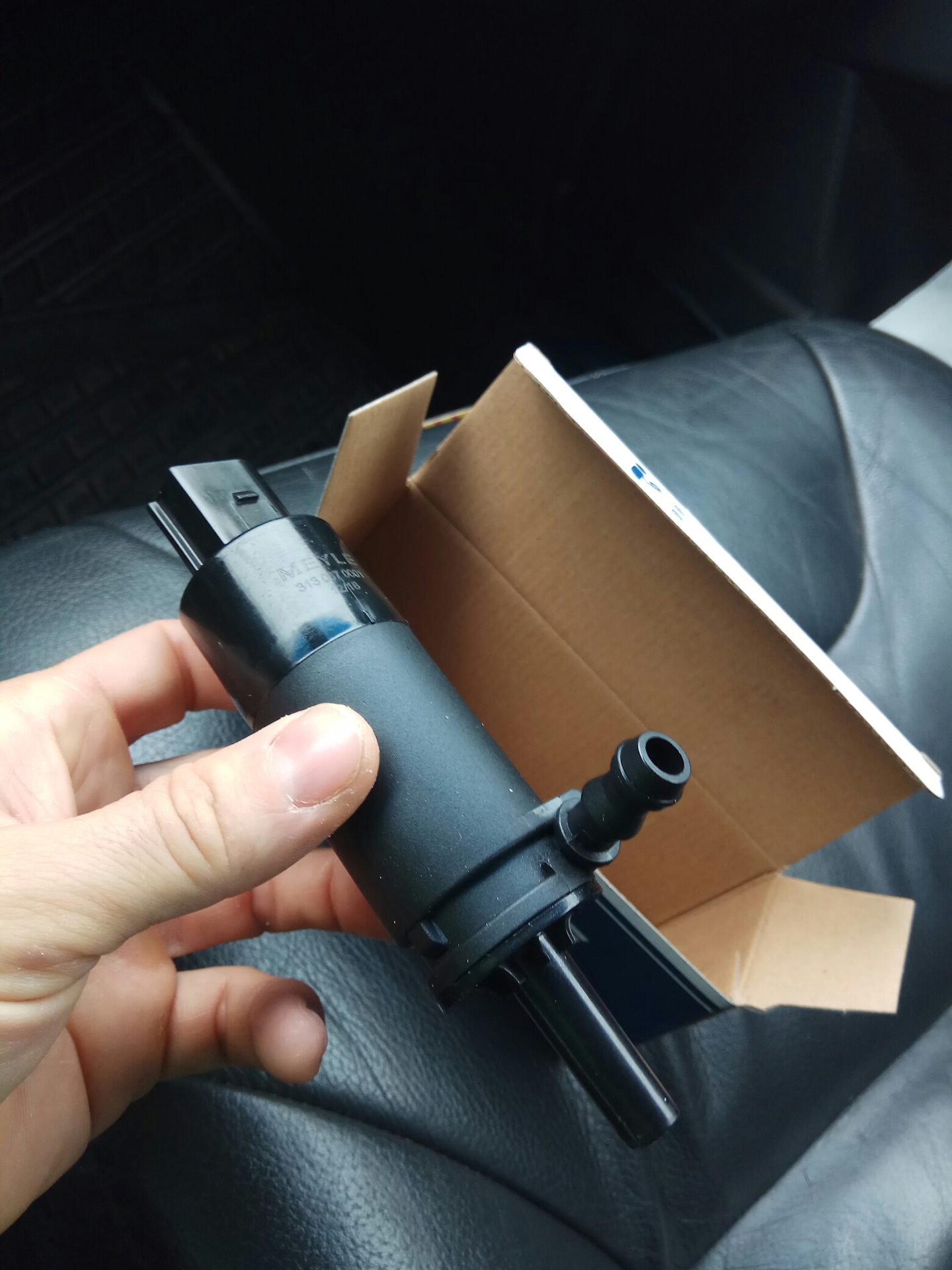 Насос омывателя фар — Volvo XC70 II, 2,5 л, 2004 года | расходники | DRIVE2