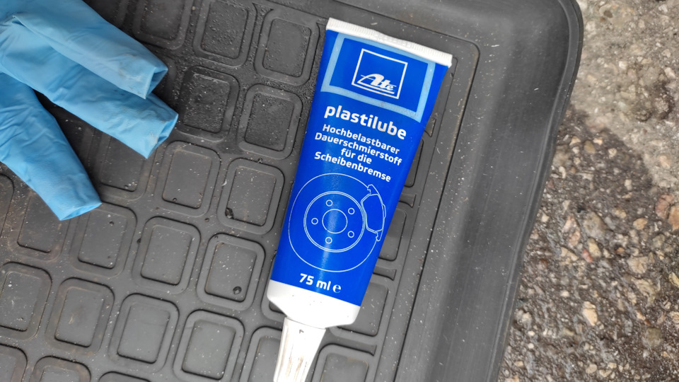 Замена передних колодок — Chevrolet Cruze (1G), 1,6 л, 2014 года ...