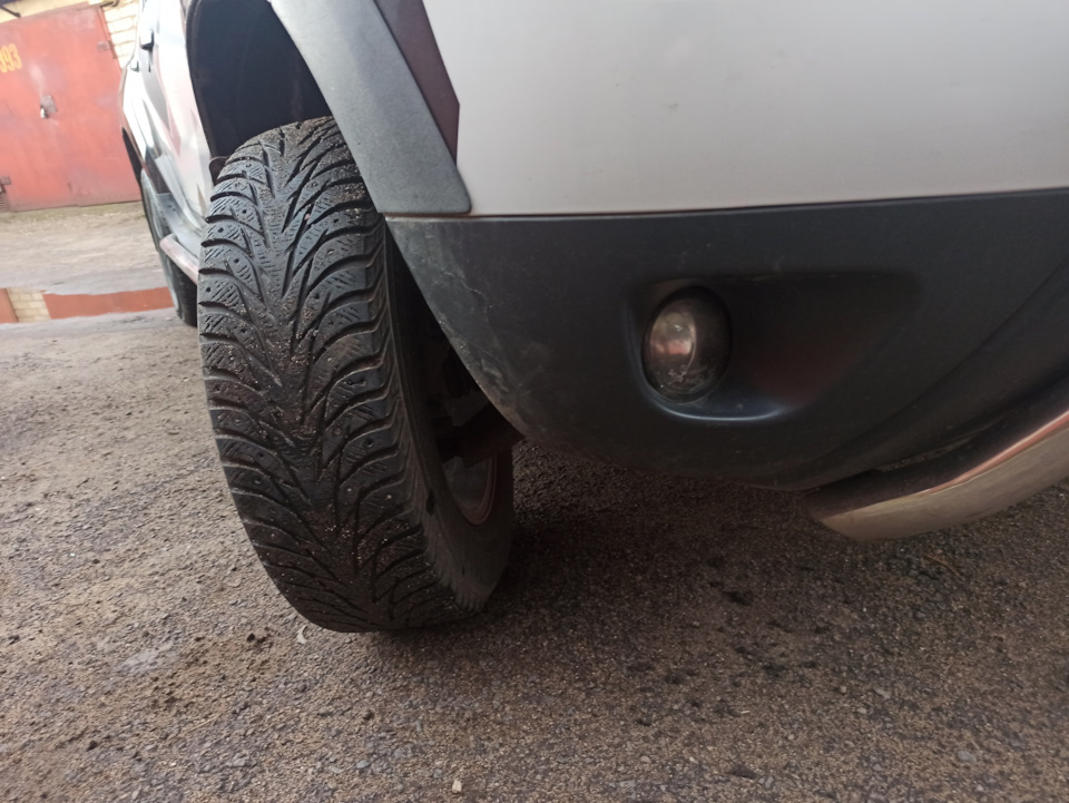 Открутилась противотуманка — Renault Duster (1G), 2 л, 2013 года ...
