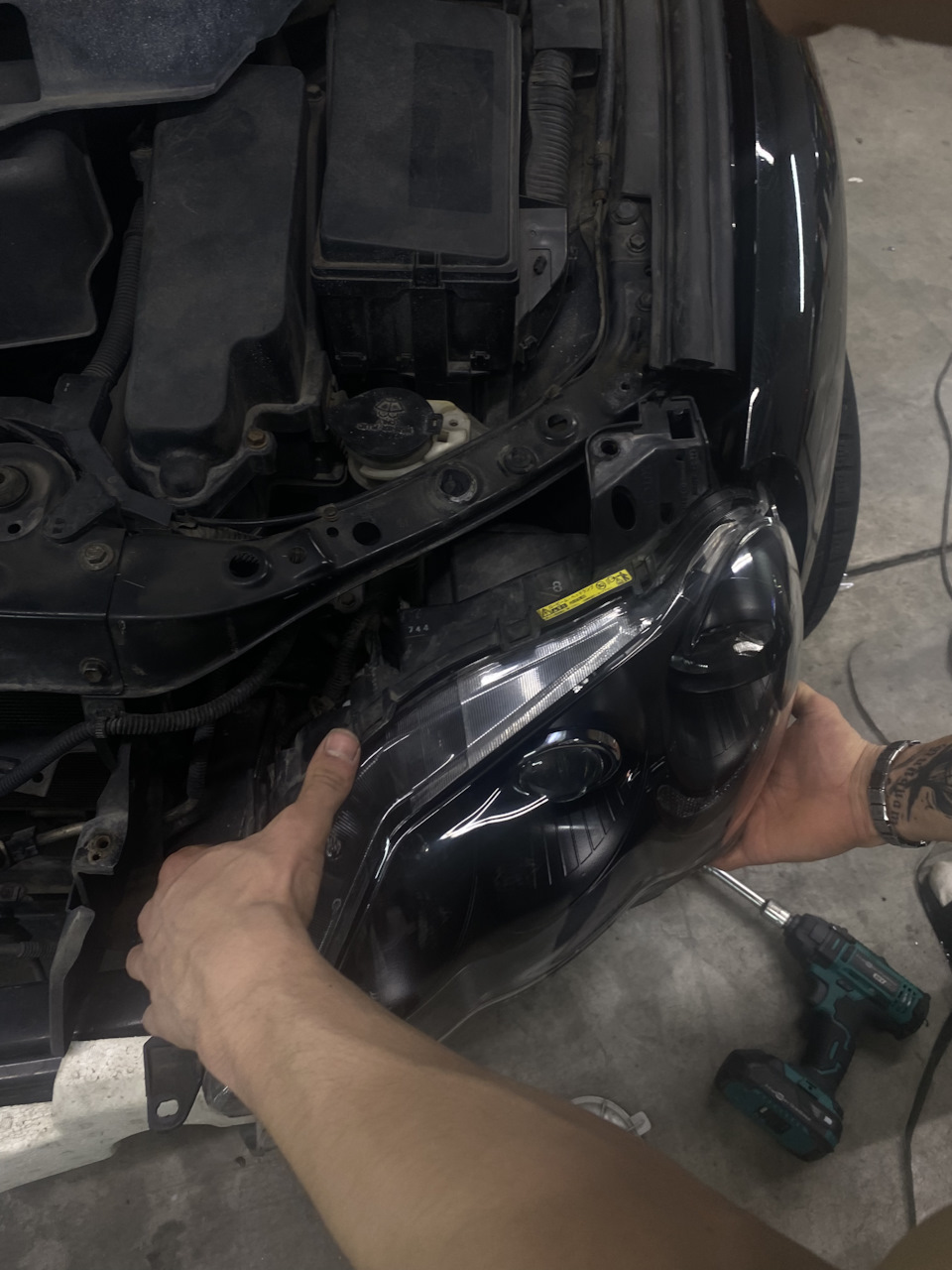 занимаемся оптикой 🫶 разбор фар, полировка стекол, покраска масок ...