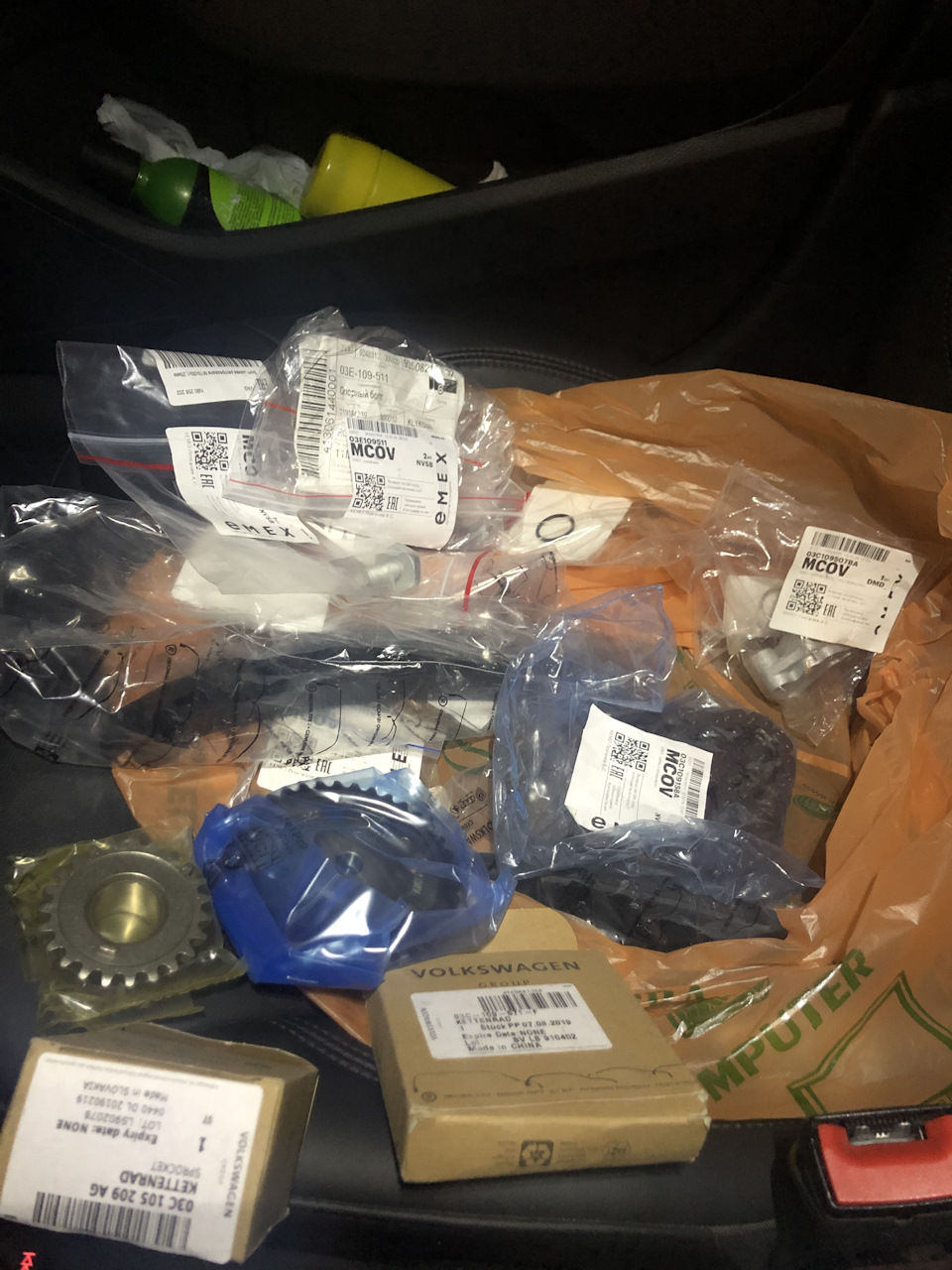 03E109511 Опорный болт VAG | Запчасти на DRIVE2