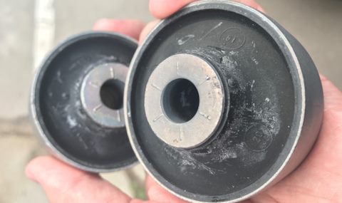 8S0407183B САЙЛЕНТБЛОК ЗАДНИЙ ПЕРЕДНЕГО НИЖНЕГО РЫЧАГА. VAG | Запчасти ...