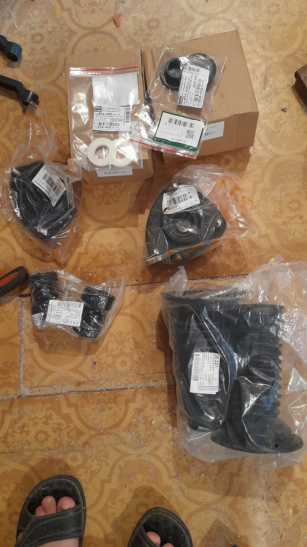 Замена опоры амортизатора передних. — Geely MK Cross, 1,5 л, 2013 года ...