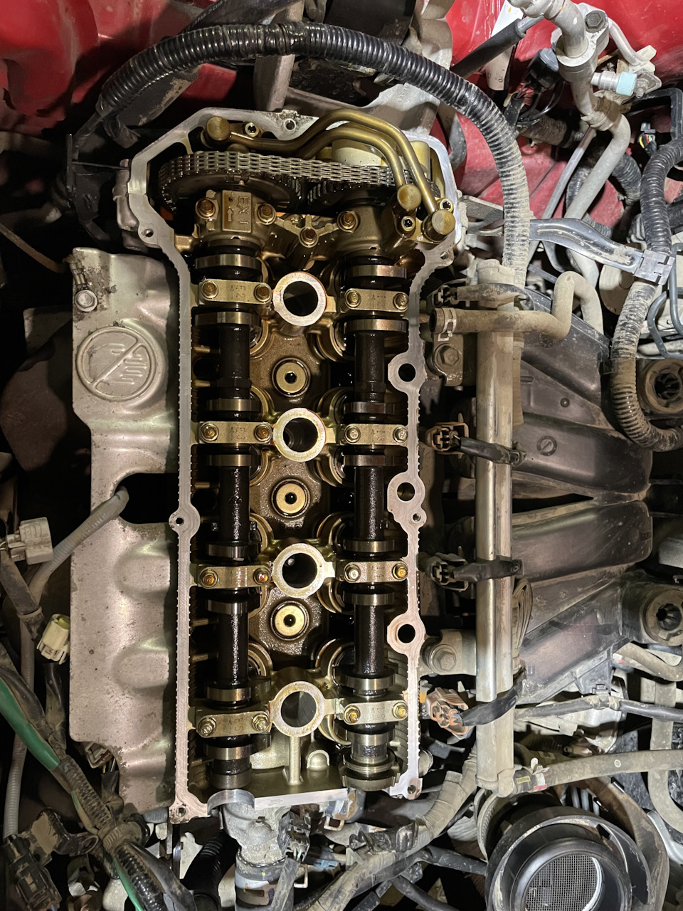 Замена прокладки клапанной крышки — Suzuki SX4 (1G), 1,6 л, 2013 года ...