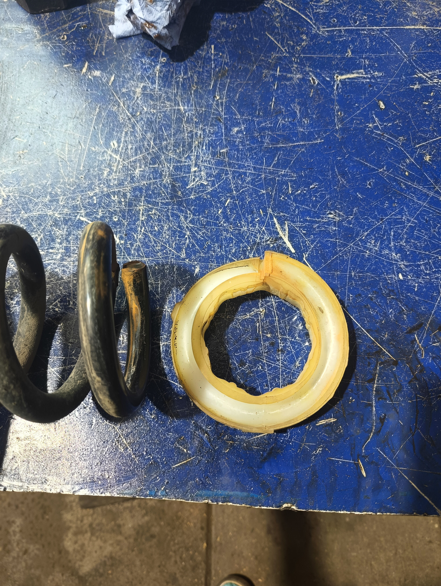 139. Замена передних пружин — Chevrolet TrailBlazer (2G), 2,8 л, 2014 ...